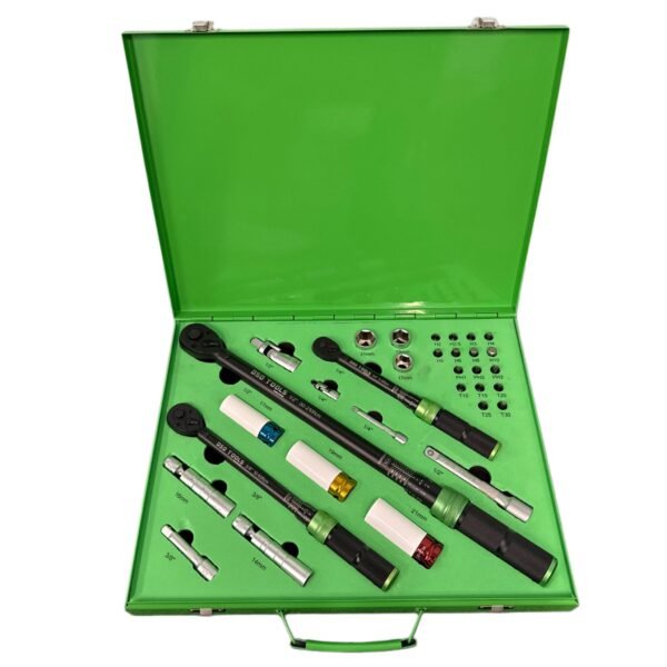 DSD TOOLS 32PC TORQUE WRENCH SET WITH DRIVE BITS, SPARK PLUG, SOCKETS ...